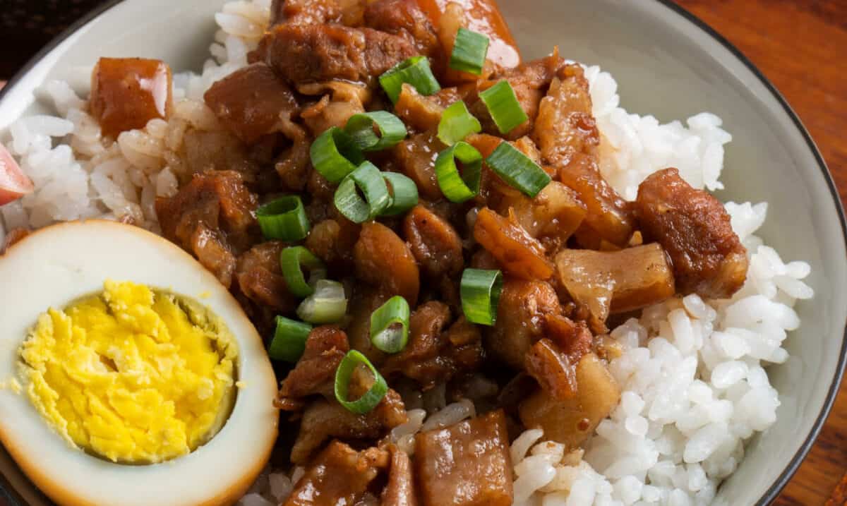 A Guide to EVA Air's Legendary Inflight Dining - jetmunk.com